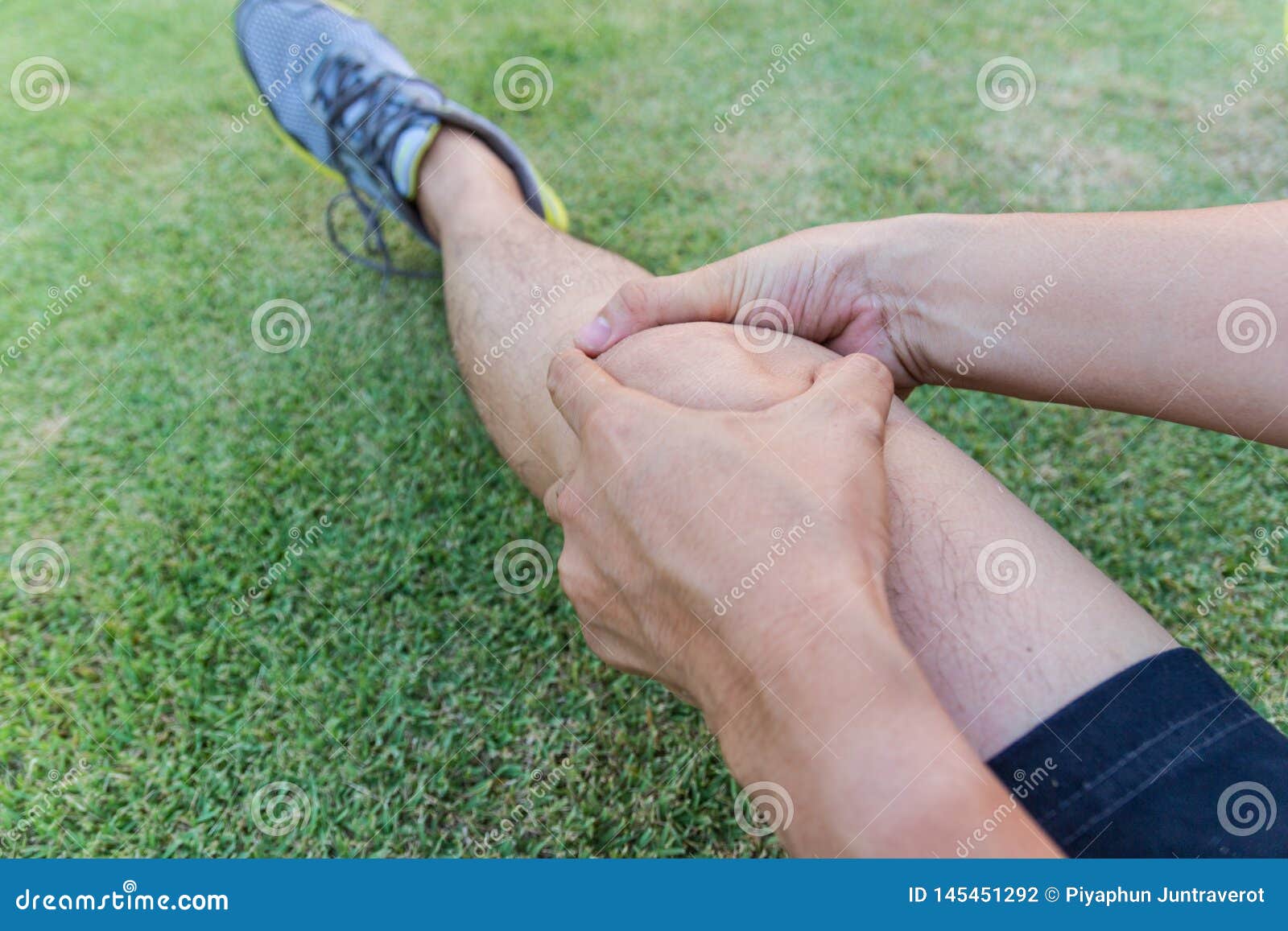 Tendon Knee Joint Problems on Man Leg Stock Photo - Image of running ...