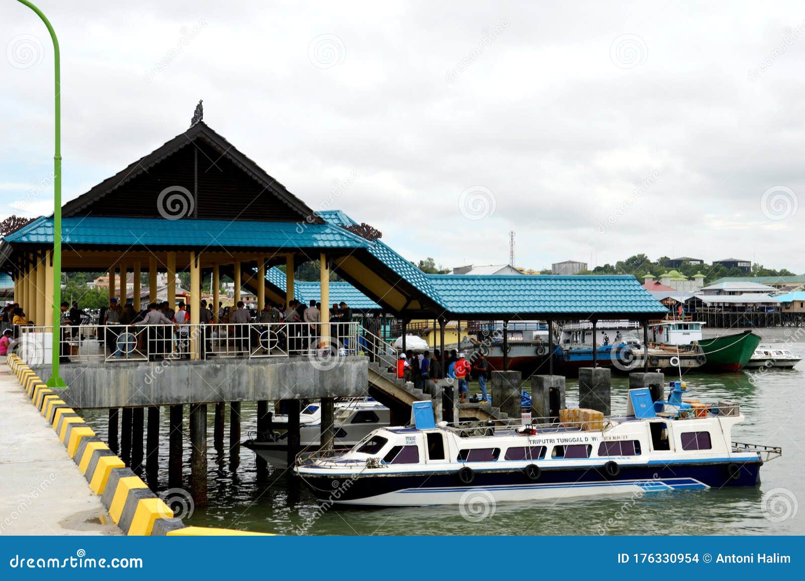 Tengkayu Seaport Tarakan Indonesia Editorial Stock Image - Image of ...