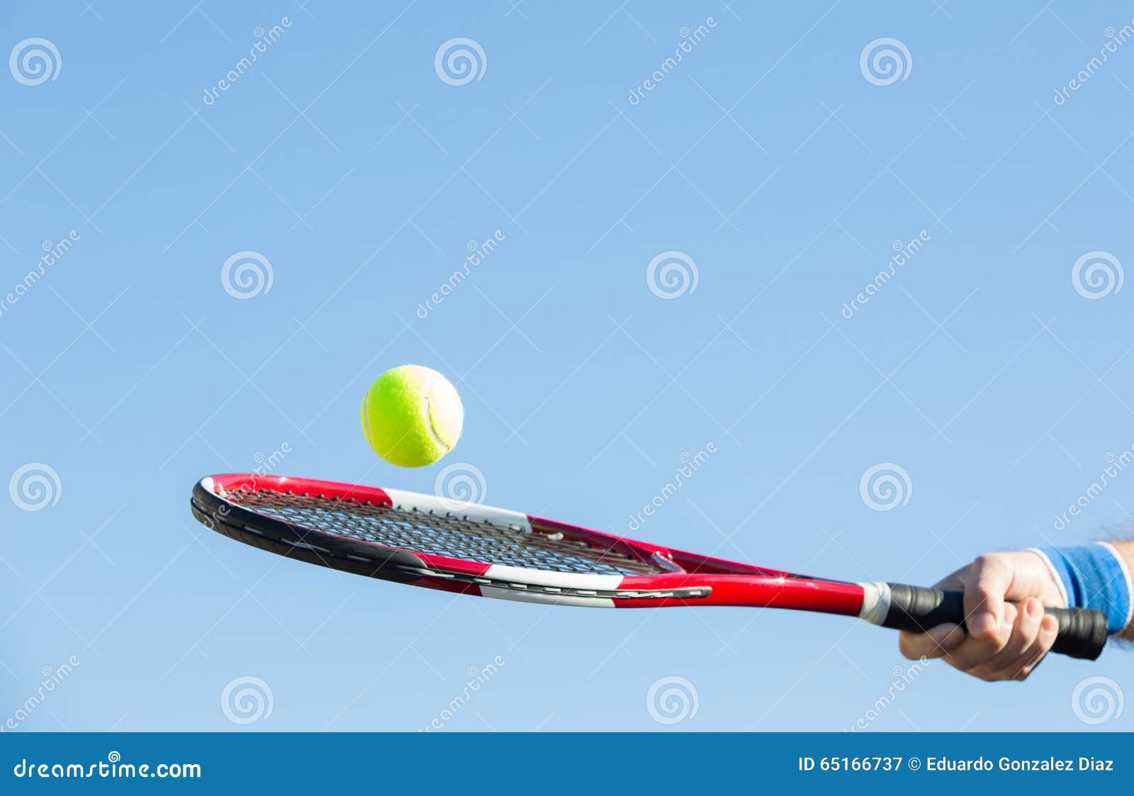 Tennis Player Hitting the Ball Stock Image - Image of hitting, hand ...