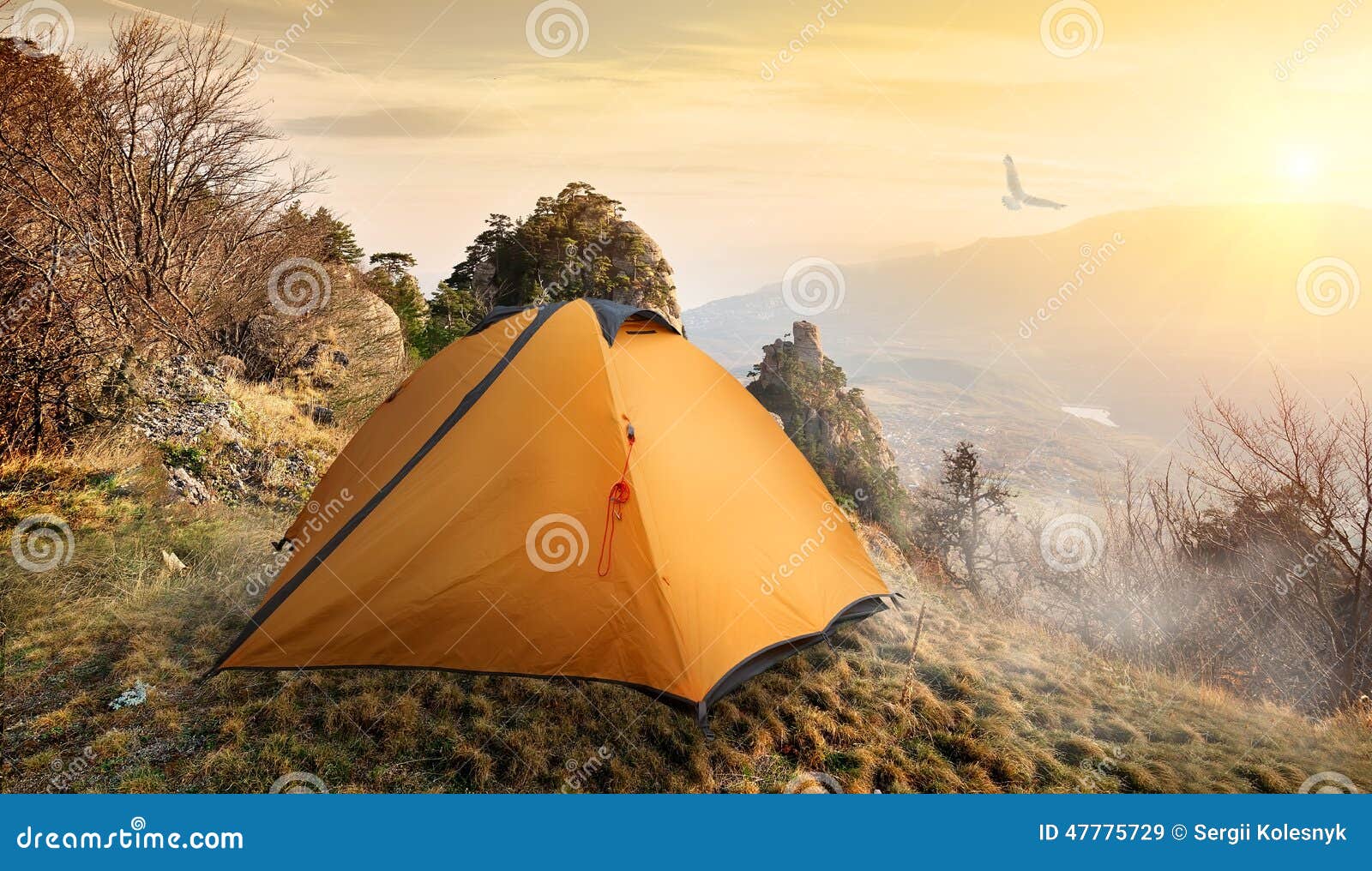 Tent in bergen stock afbeelding. Image of ontspanning - 47775729