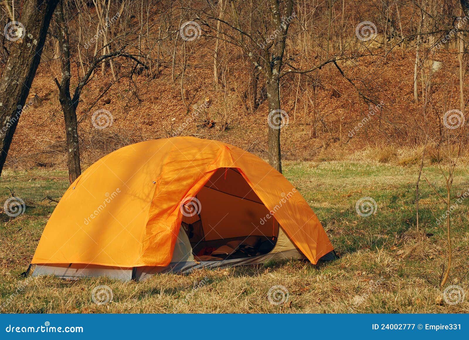 Tente image stock. Image du hausse, camper, matériel - 24002777