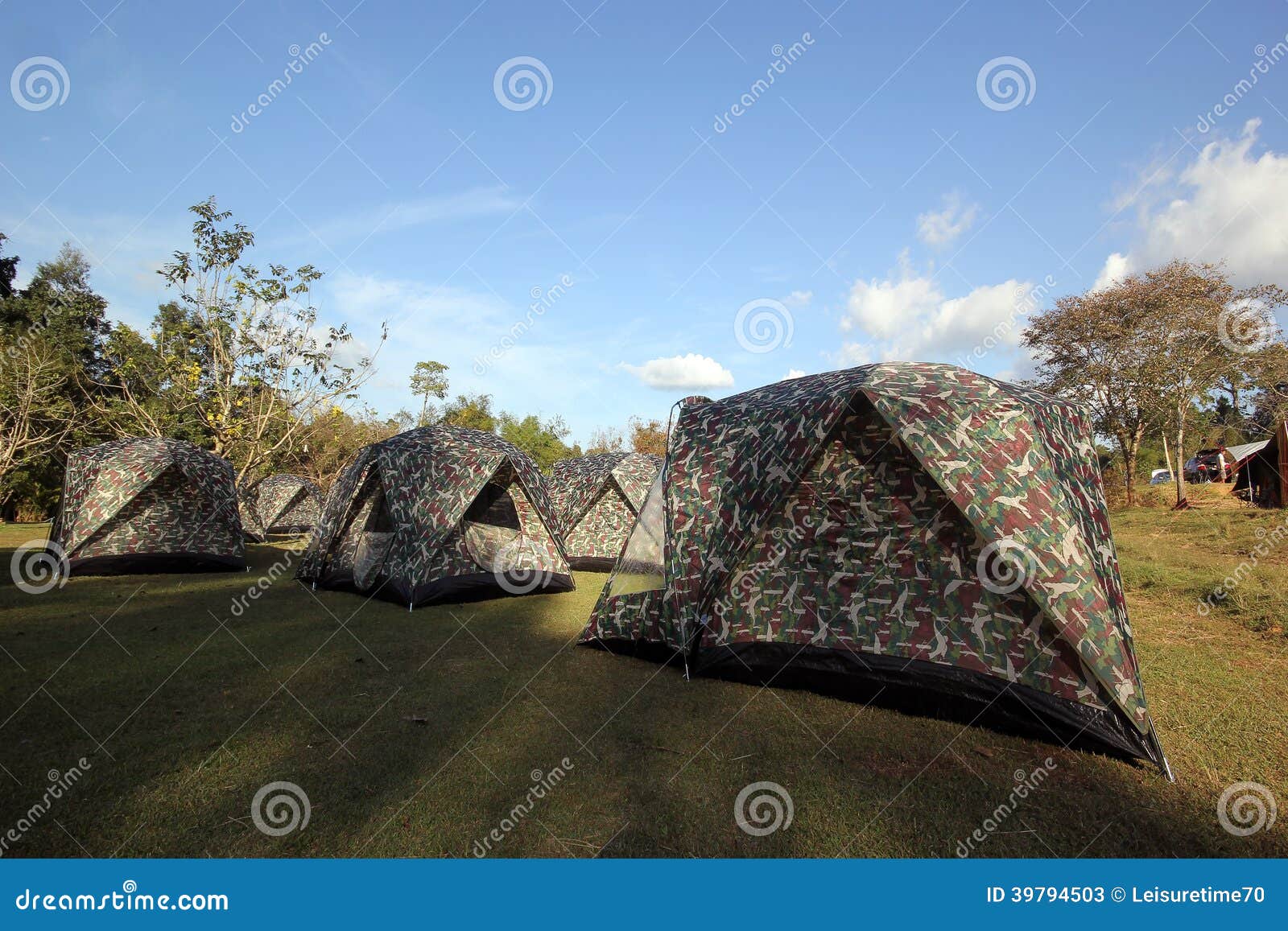 Tentes image stock. Image du camp, pré, tente, sunlight - 39794503