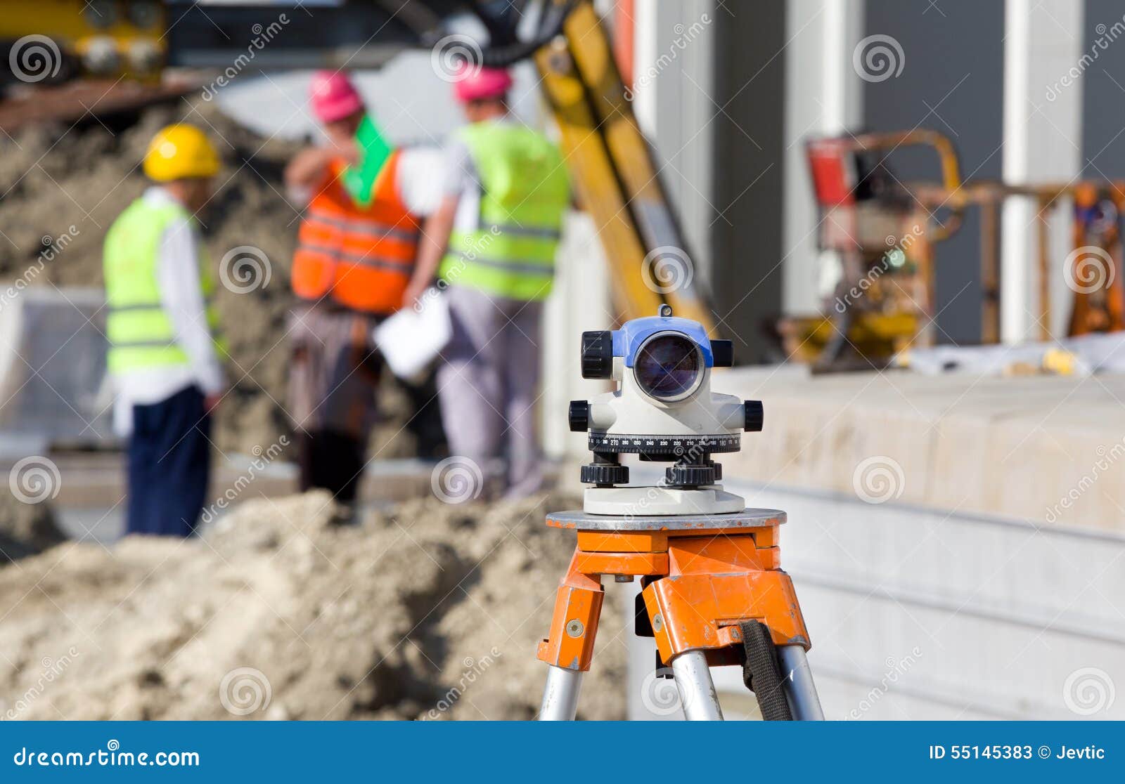 Teodolite al cantiere immagine stock. Immagine di dispositivo - 55145383