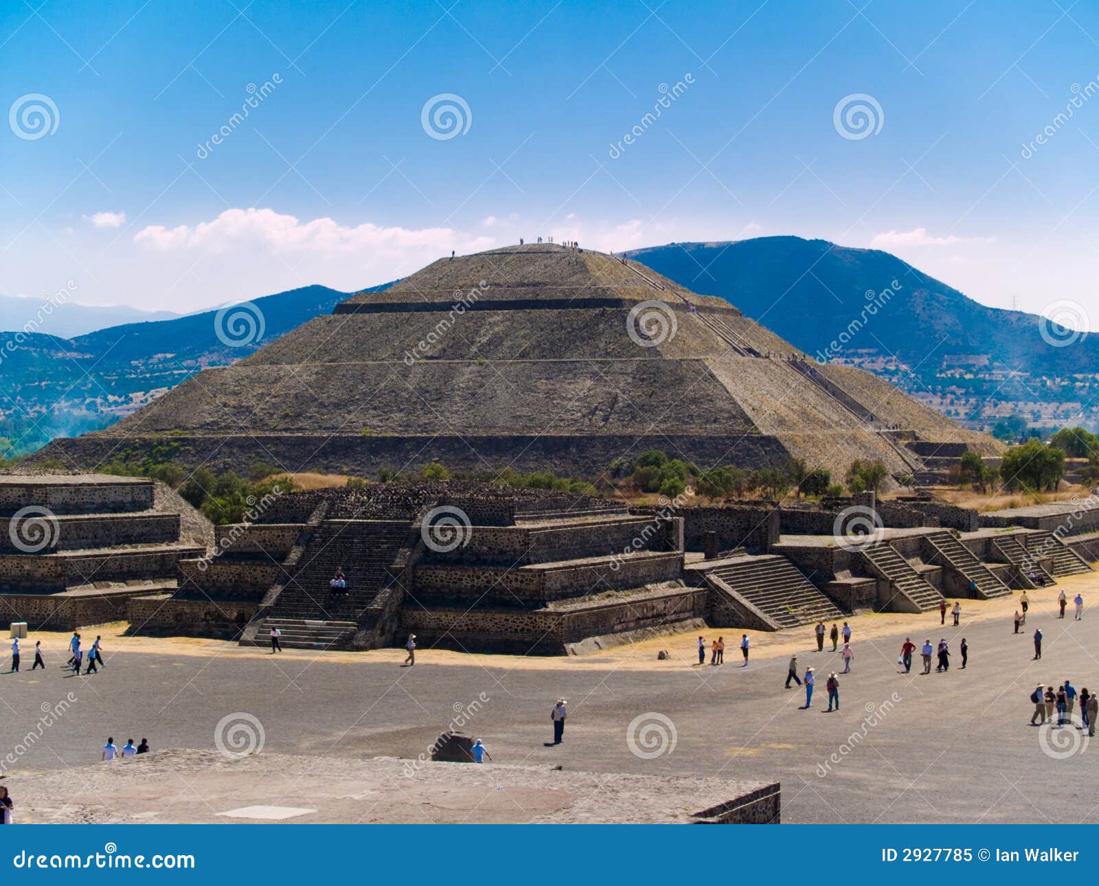 Teotihuacan Pyramids editorial image. Image of tourist - 2927785