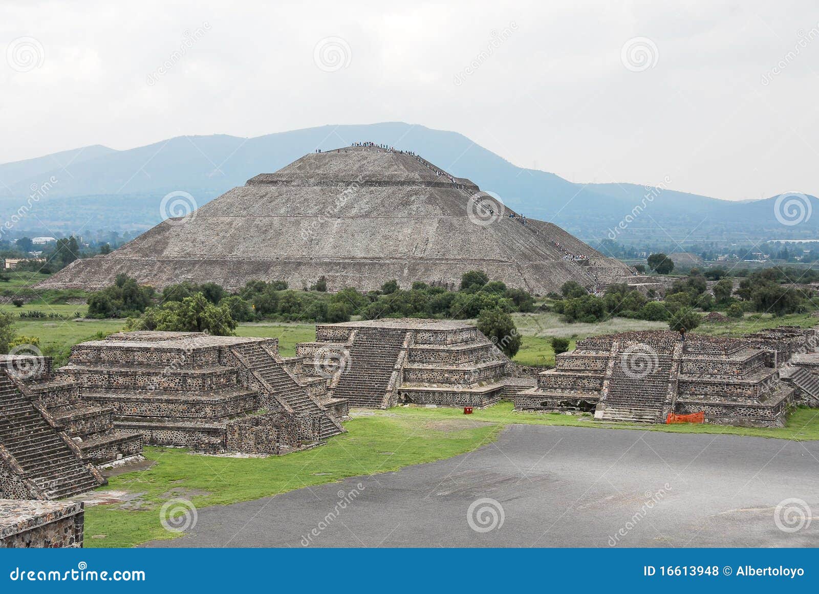 Teotihuacan, sun pyramid stock photo. Image of square - 16613948