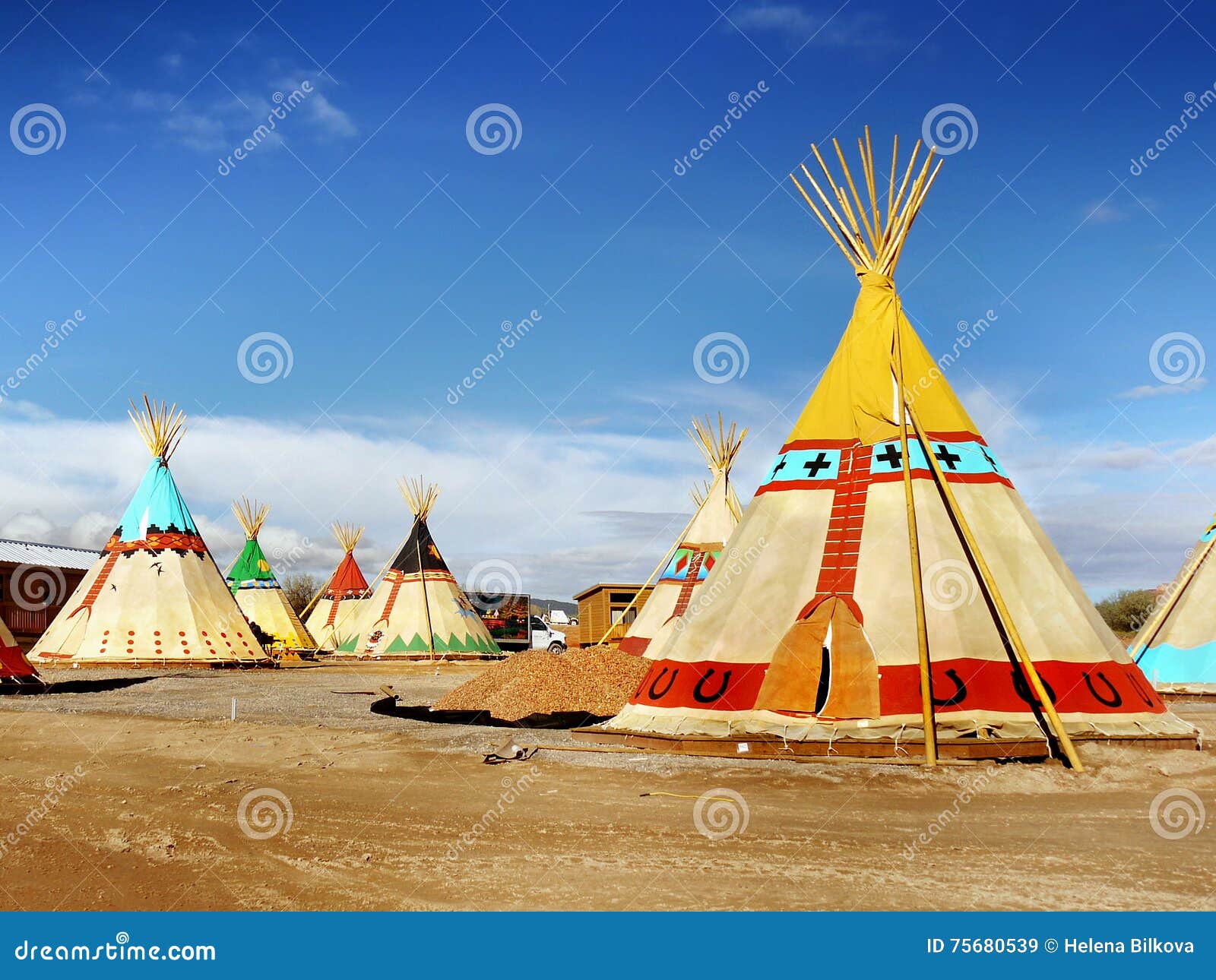 Tepee, Wigwam, Tende Indiane Immagine Stock Editoriale - Immagine di ...