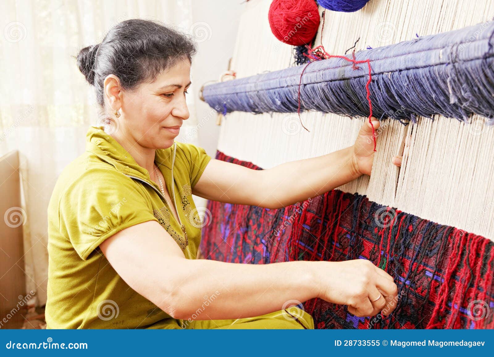 Teppichweber Sideview Nahaufnahme Stockbild - Bild von handicraftsman ...