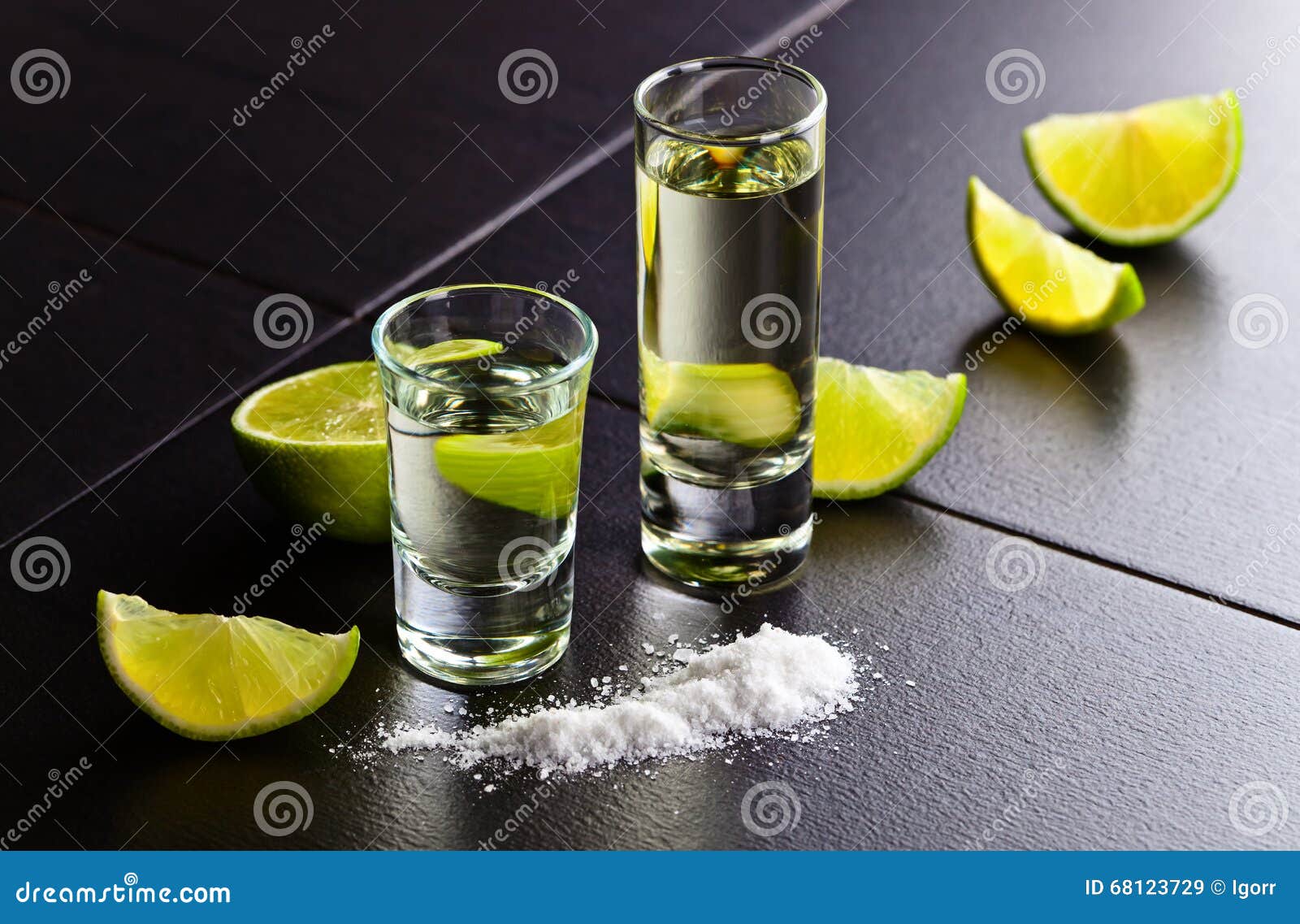 Tequila, cal y sal imagen de archivo. Imagen de alimento - 68123729