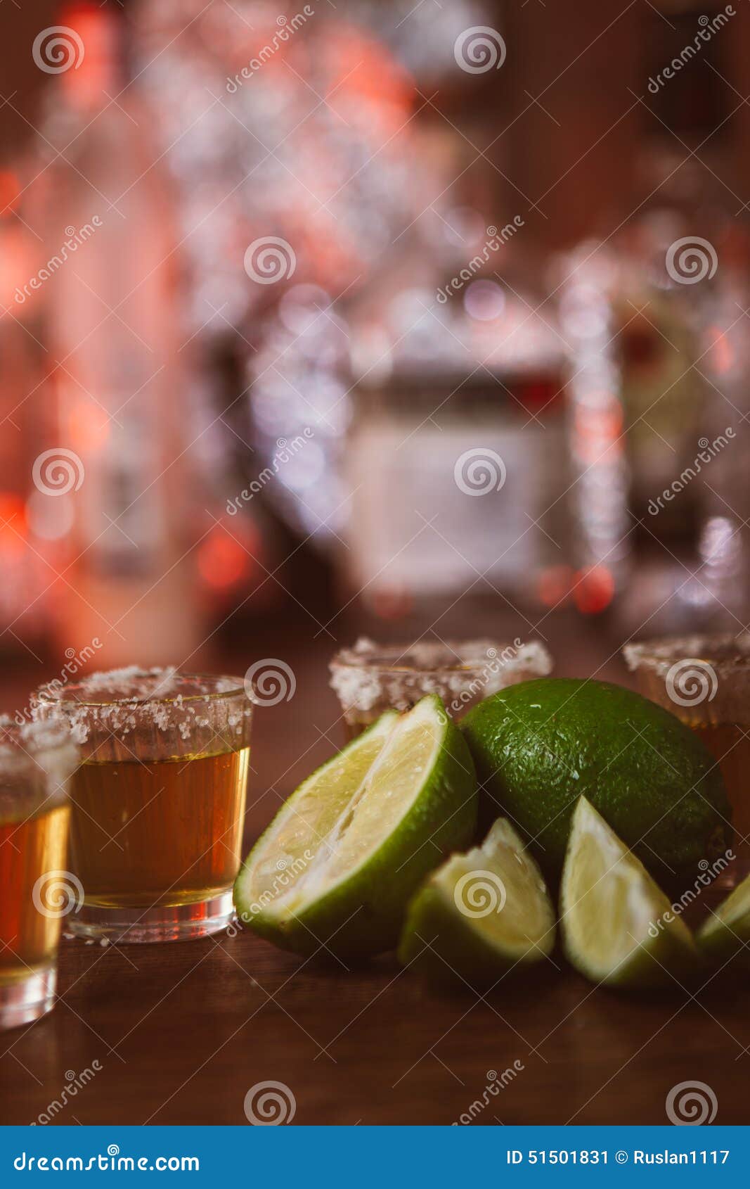 Tequila, Cal Y Sal En La Tabla De Madera Imagen de archivo - Imagen de ...