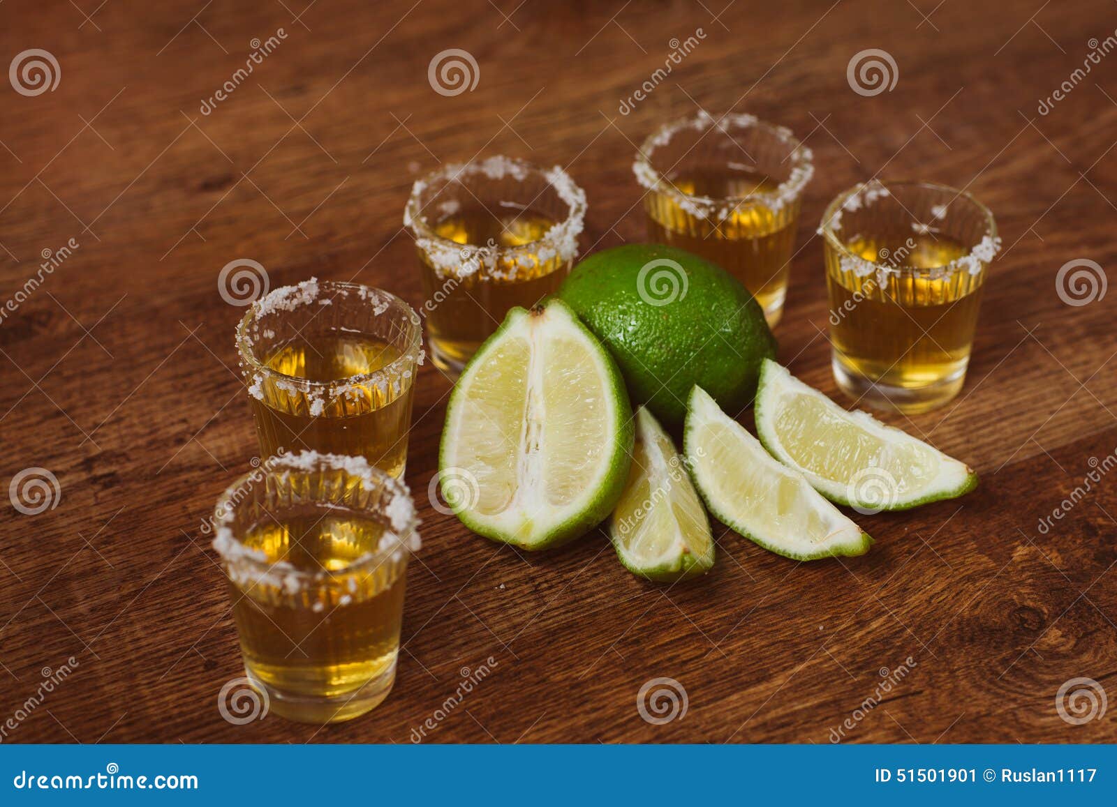 Tequila, Cal Y Sal En La Tabla De Madera Imagen de archivo - Imagen de ...