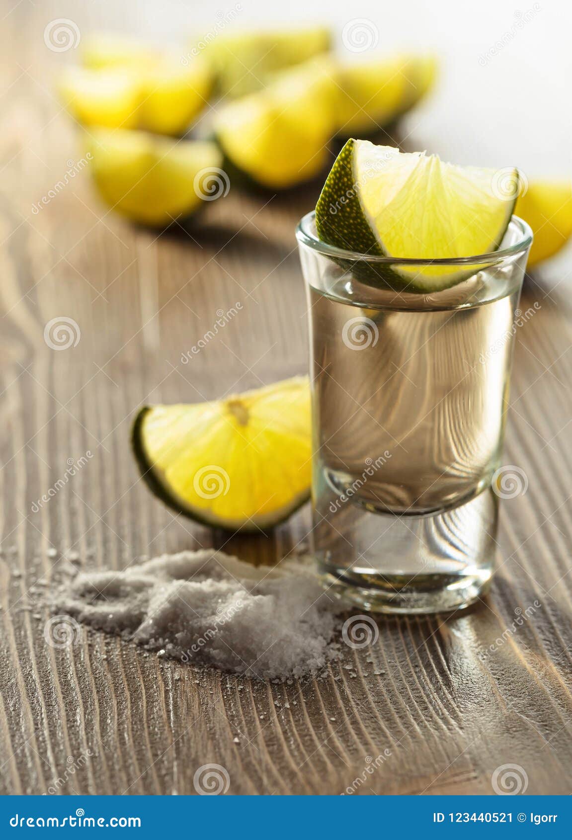 Tequila Con La Sal Y La Cal Imagen de archivo - Imagen de bebida ...