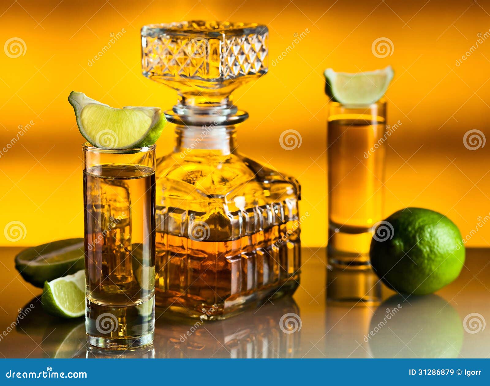 Tequila del oro imagen de archivo. Imagen de restaurante - 31286879