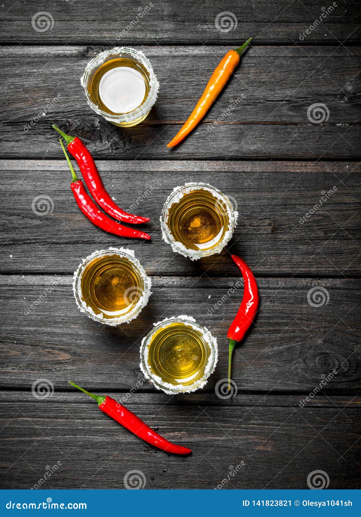 Tequila y chile imagen de archivo. Imagen de coctel - 141823821