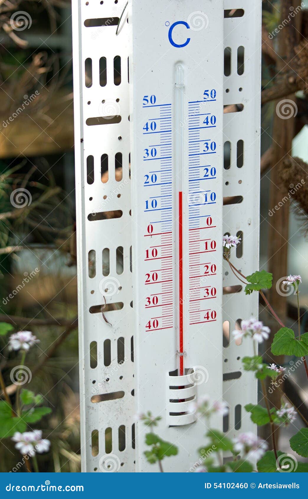 Termómetro Que Muestra 16 Grados Foto de archivo - Imagen de pasos ...