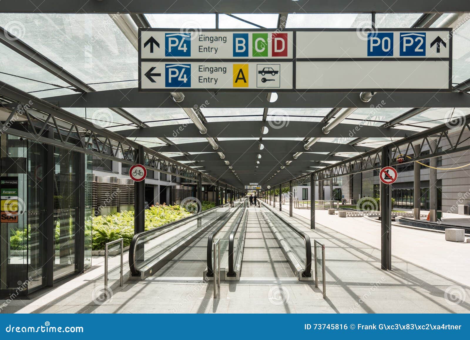 Terminal D'aéroport Stuttgart (Allemagne) Photo éditorial - Image du ...