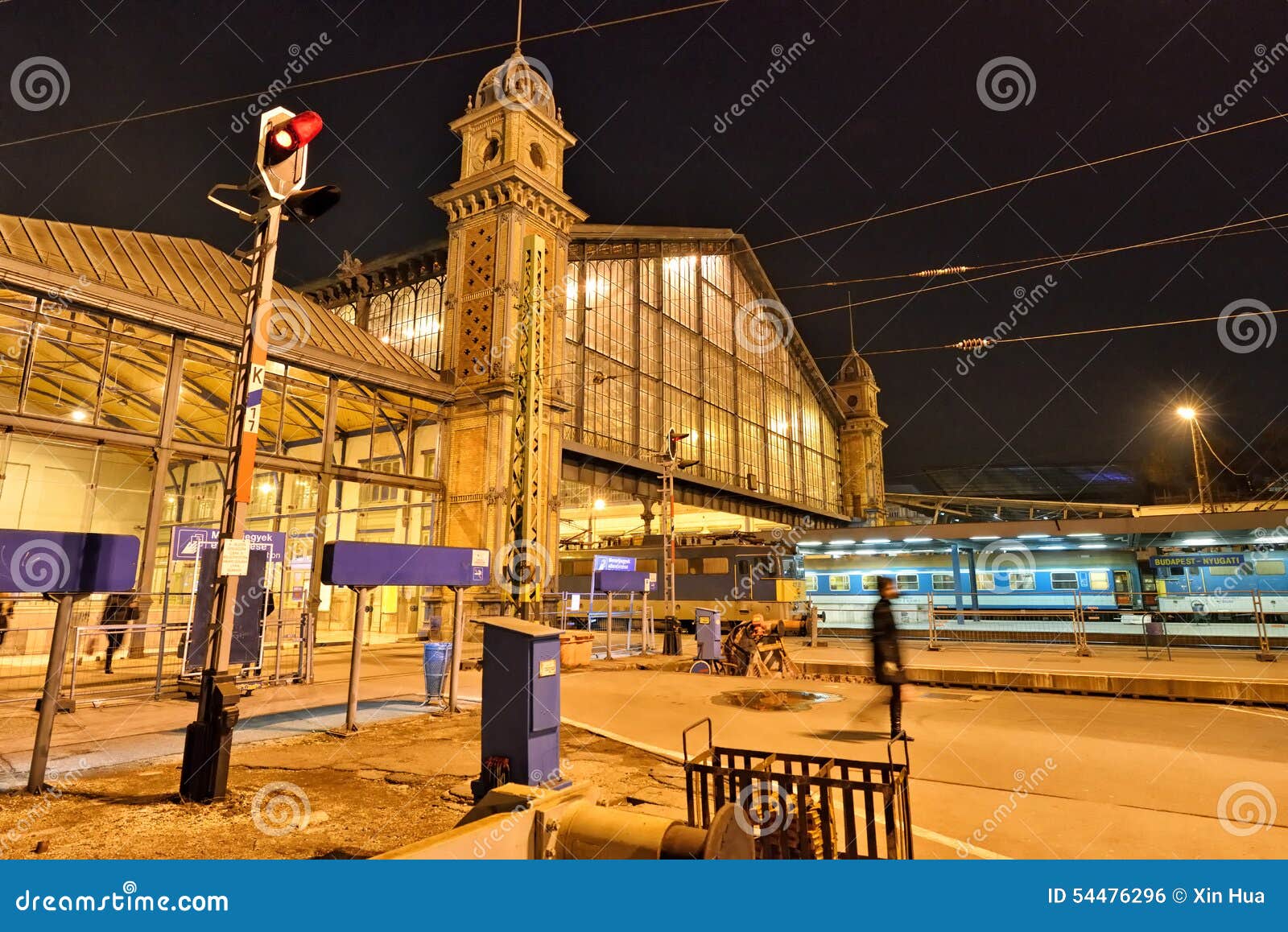 Terminal De Chemin De Fer De Budapest Nyugati Photo éditorial - Image ...