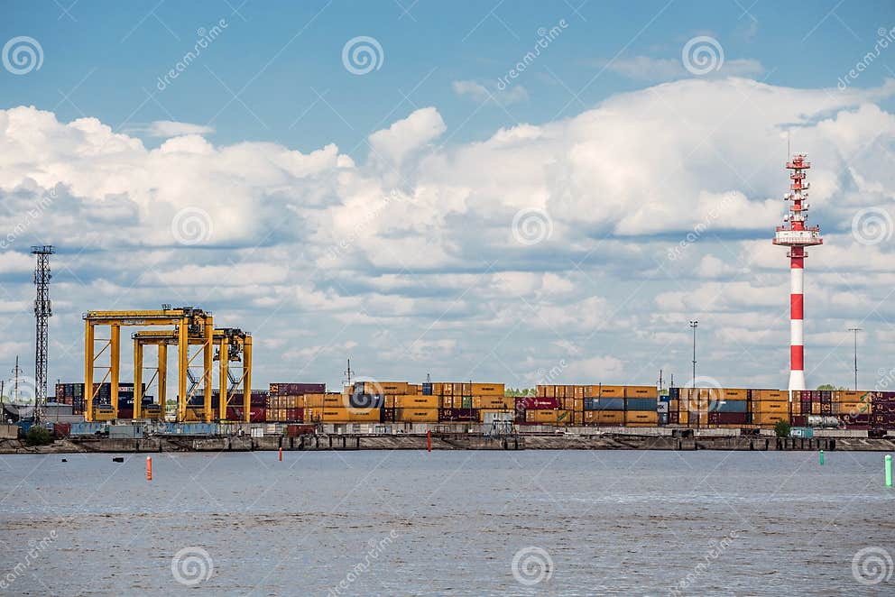 Terminal De Moby Dik Container-Depot Kronshtadt, Russie Photo stock ...