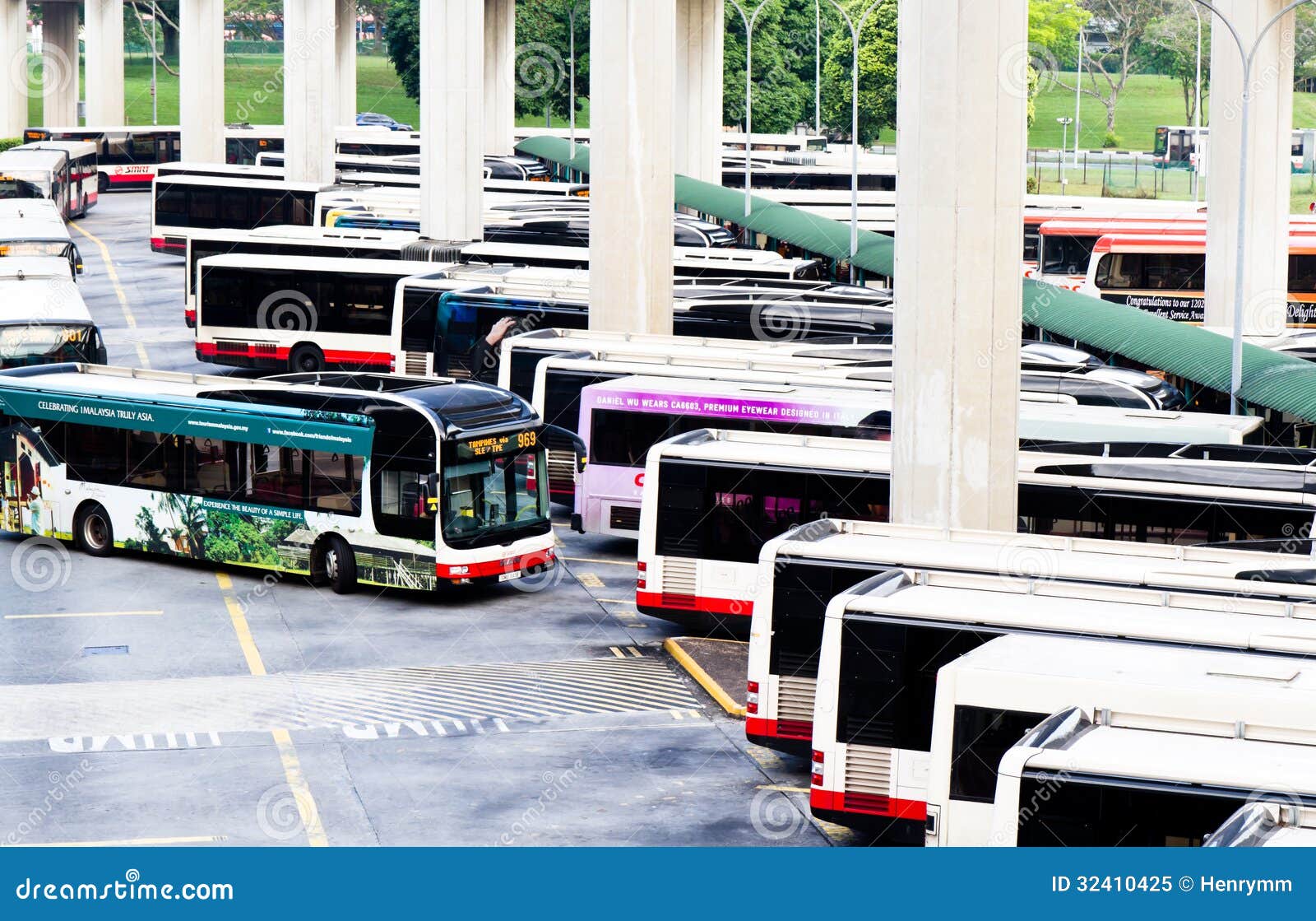 Terminus De Bus De Transport En Commun Image éditorial - Image du ...
