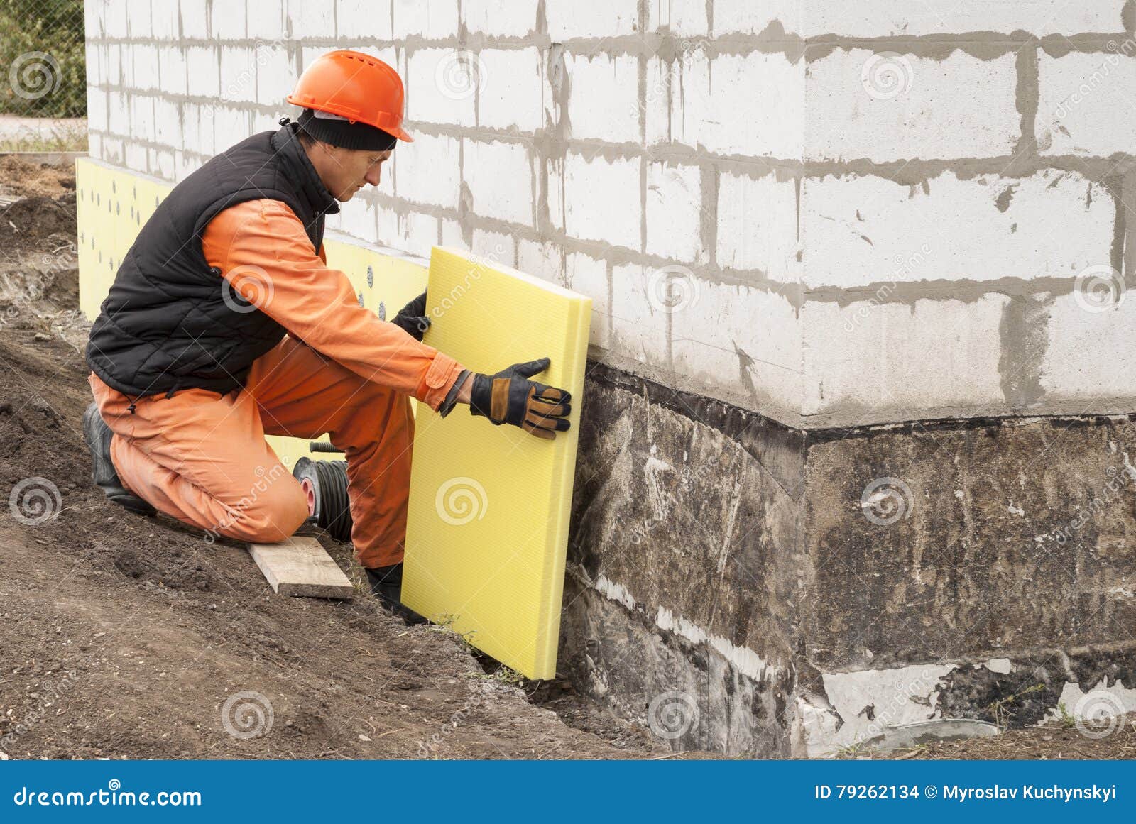 Termisk Isolering Av Fundamentet Arkivfoto - Bild av isolering, limmat ...