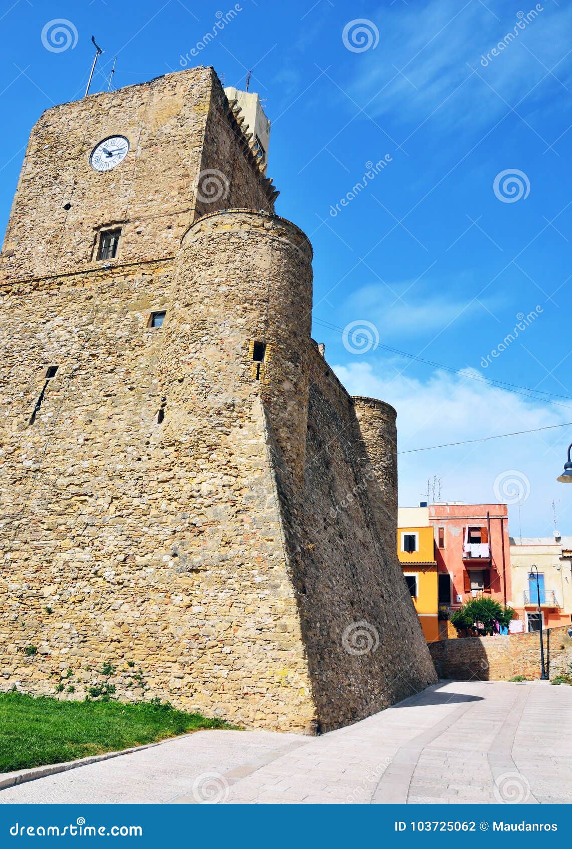 Termoli, Molise, Italia foto de archivo. Imagen de nubes - 103725062