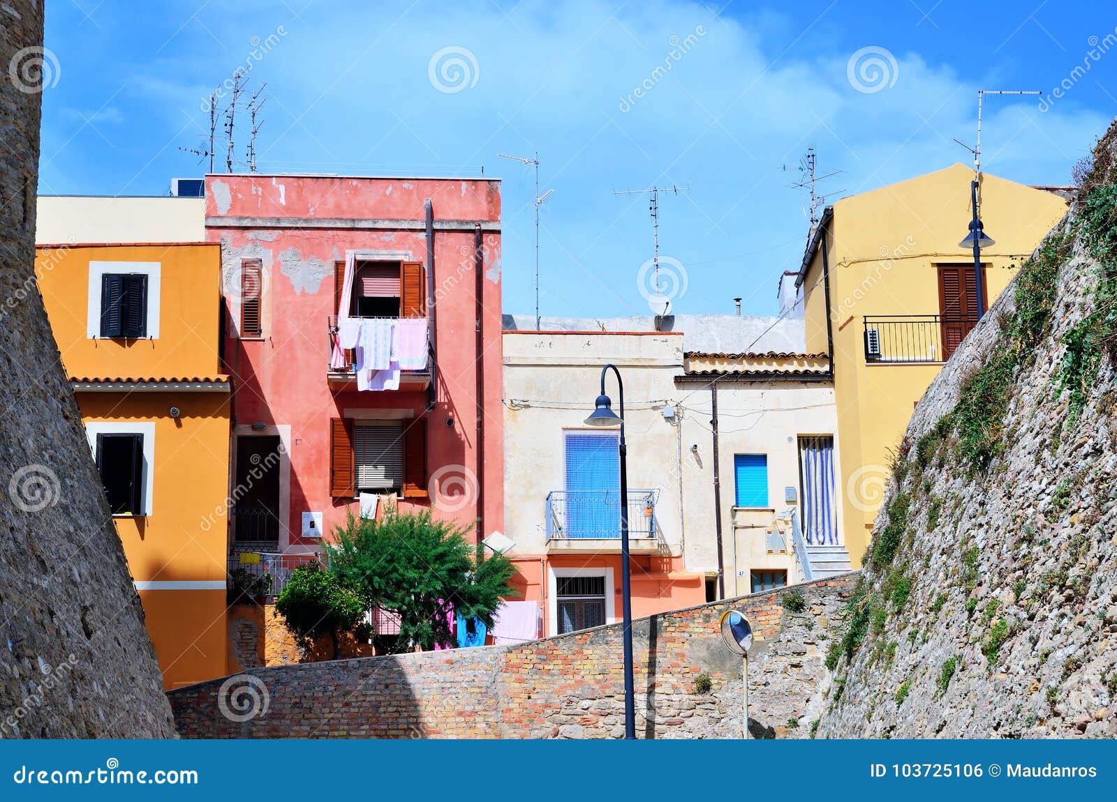 Termoli, Molise, Italia fotografia editoriale. Immagine di camminata ...
