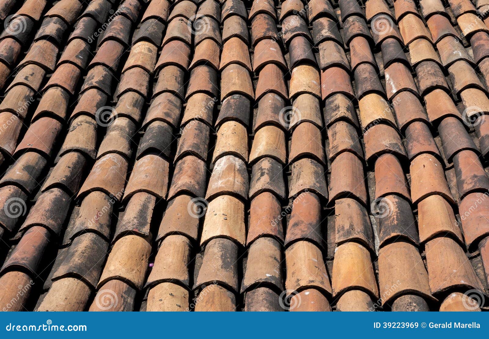 Terra Cotta Roofing Tiles stock afbeelding. Image of voorwerpen - 39223969