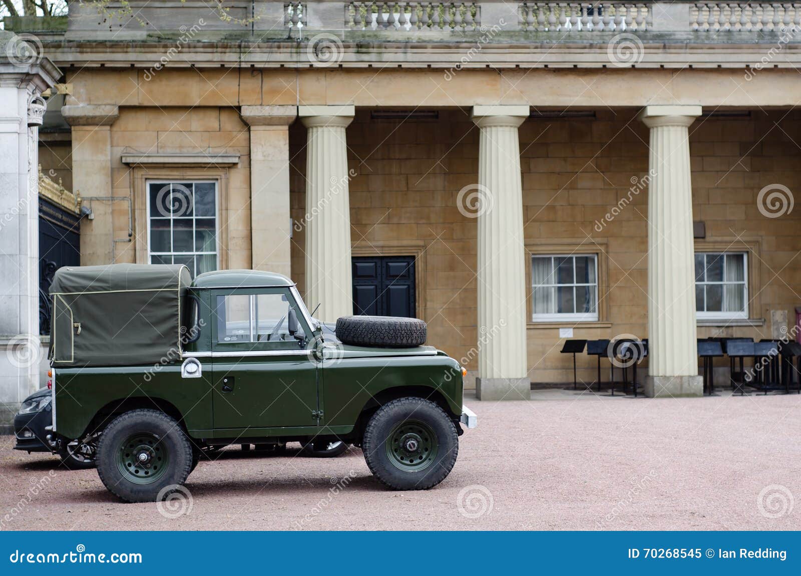 Terra Rover Defender Nas Terras Do Buckingham Palace Imagem Editorial ...