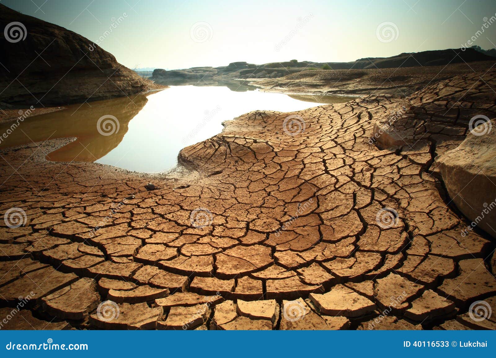 Terra seca imagem de stock. Imagem de marrom, solo, ambiente - 40116533
