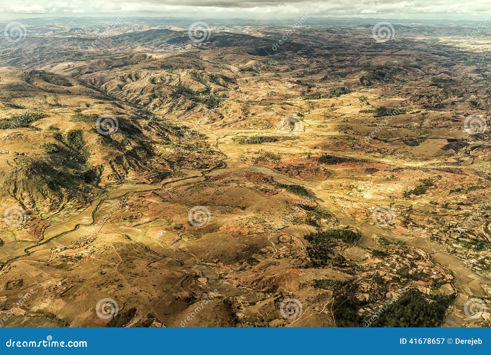 Terrain Montagneux Du Madagascar Image stock - Image du côte, défaut ...