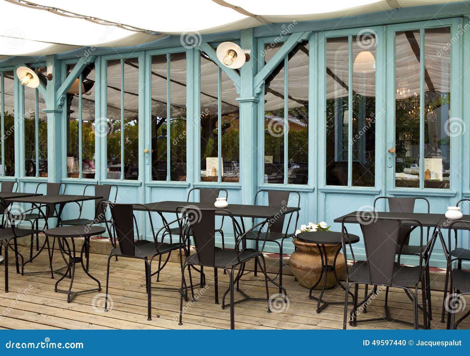 Terras stock foto. Image of terras, stoel, retro, stijlvol - 49597440