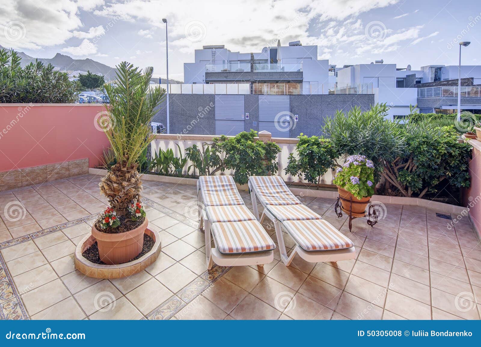 Terrasse Im Modernen Landhaus Stockfoto - Bild von ansicht, ozean: 50305008