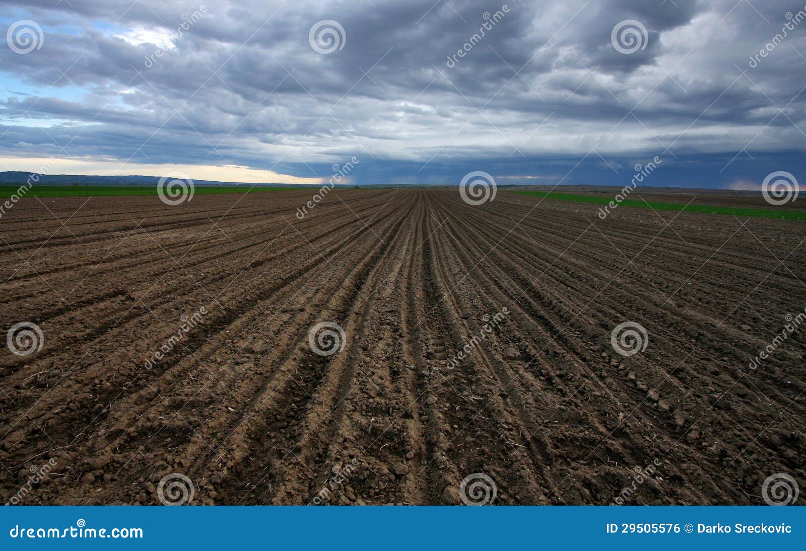 Terreno arato fotografia stock. Immagine di terra, agricoltura - 29505576