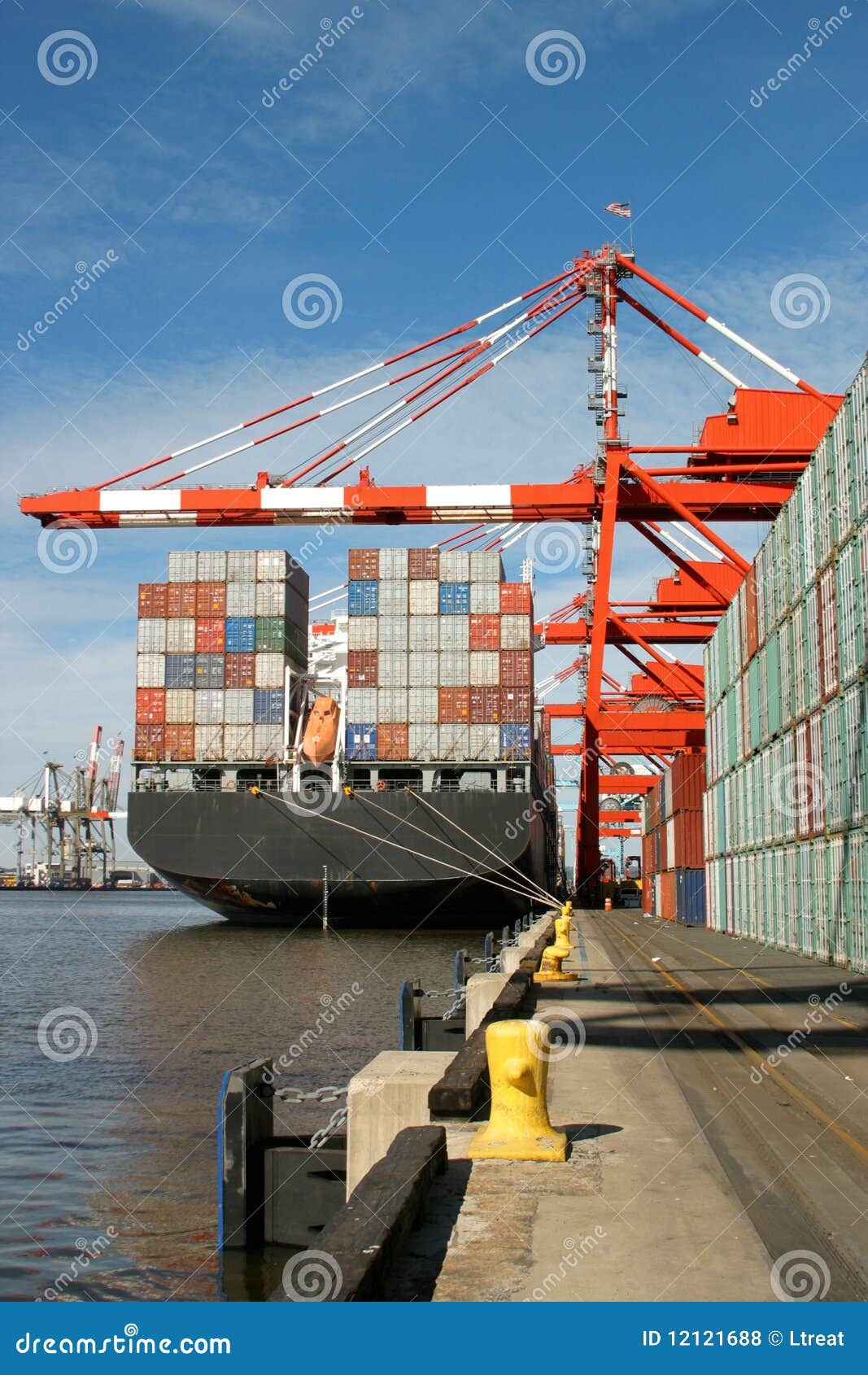 Terug van containerschip stock foto. Image of vervoer - 12121688