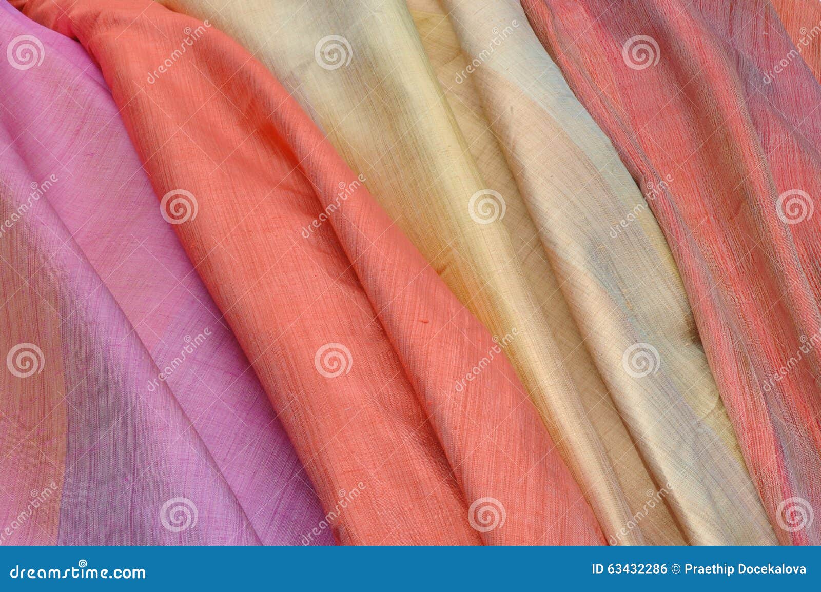 Tessuti di seta fotografia stock. Immagine di studio - 63432286