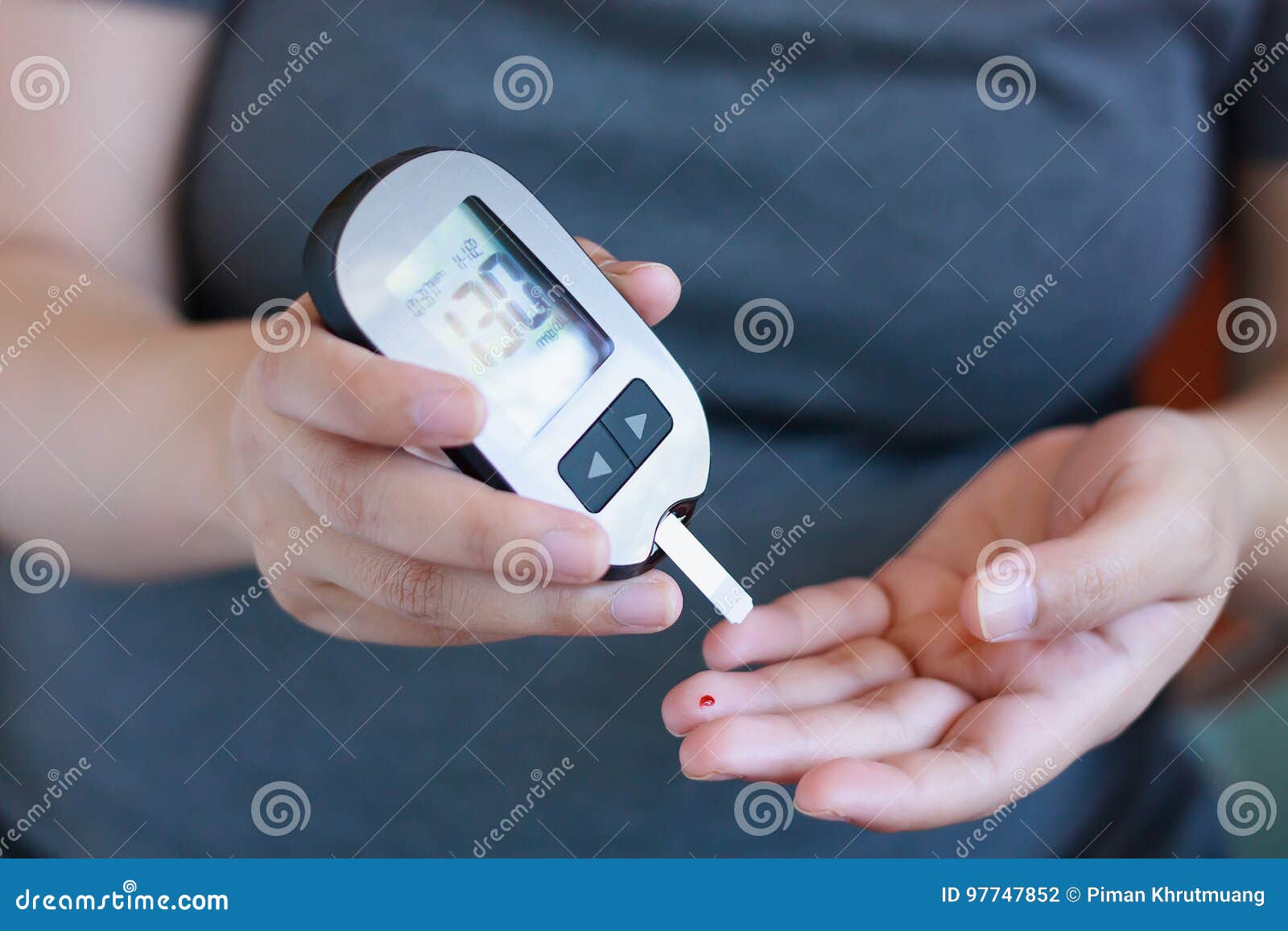 Teste a Glicemia Para O Diabetes Foto de Stock - Imagem de medida ...