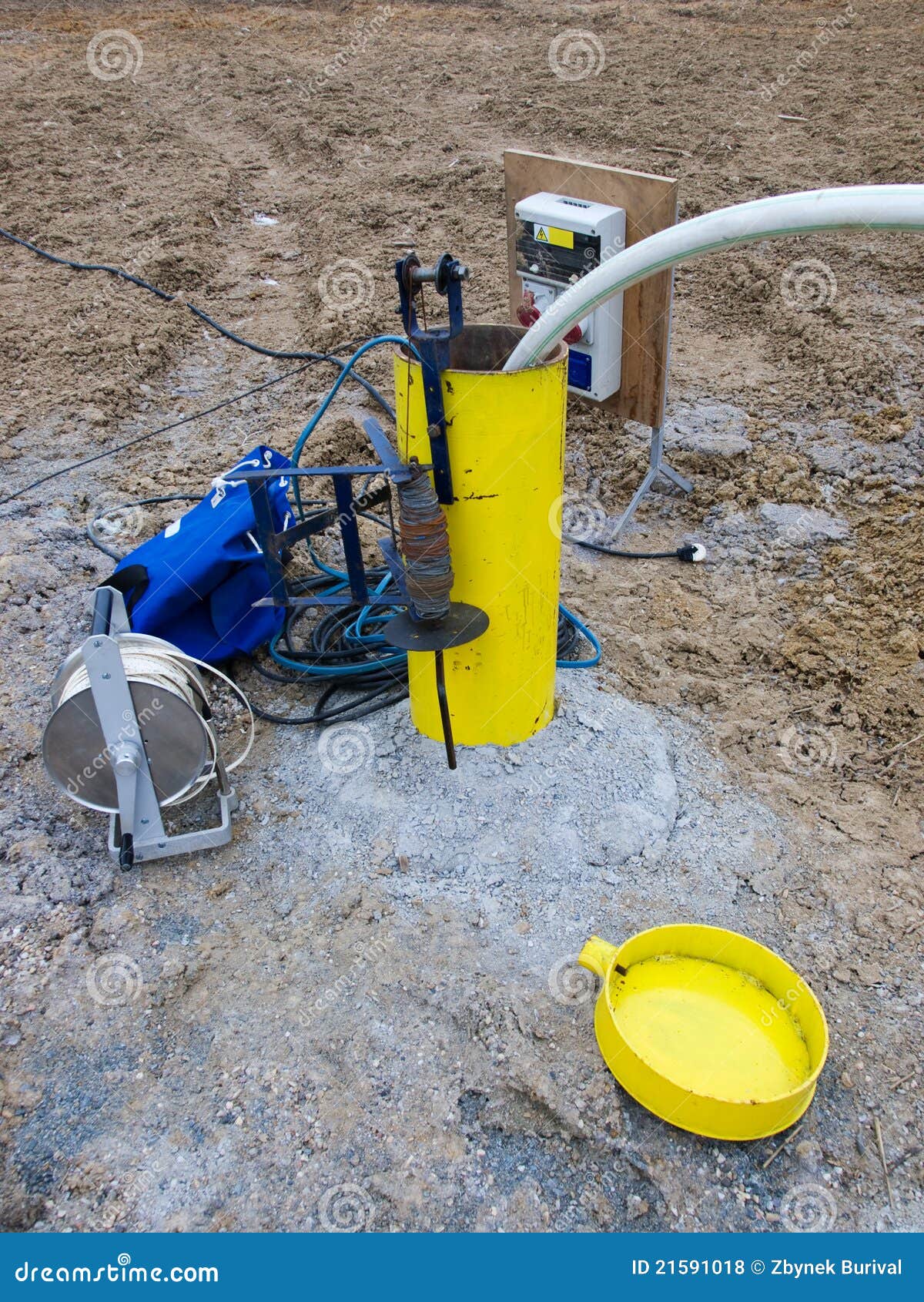 Testend hydrologieboorgat stock foto. Image of boor, grondwater - 21591018