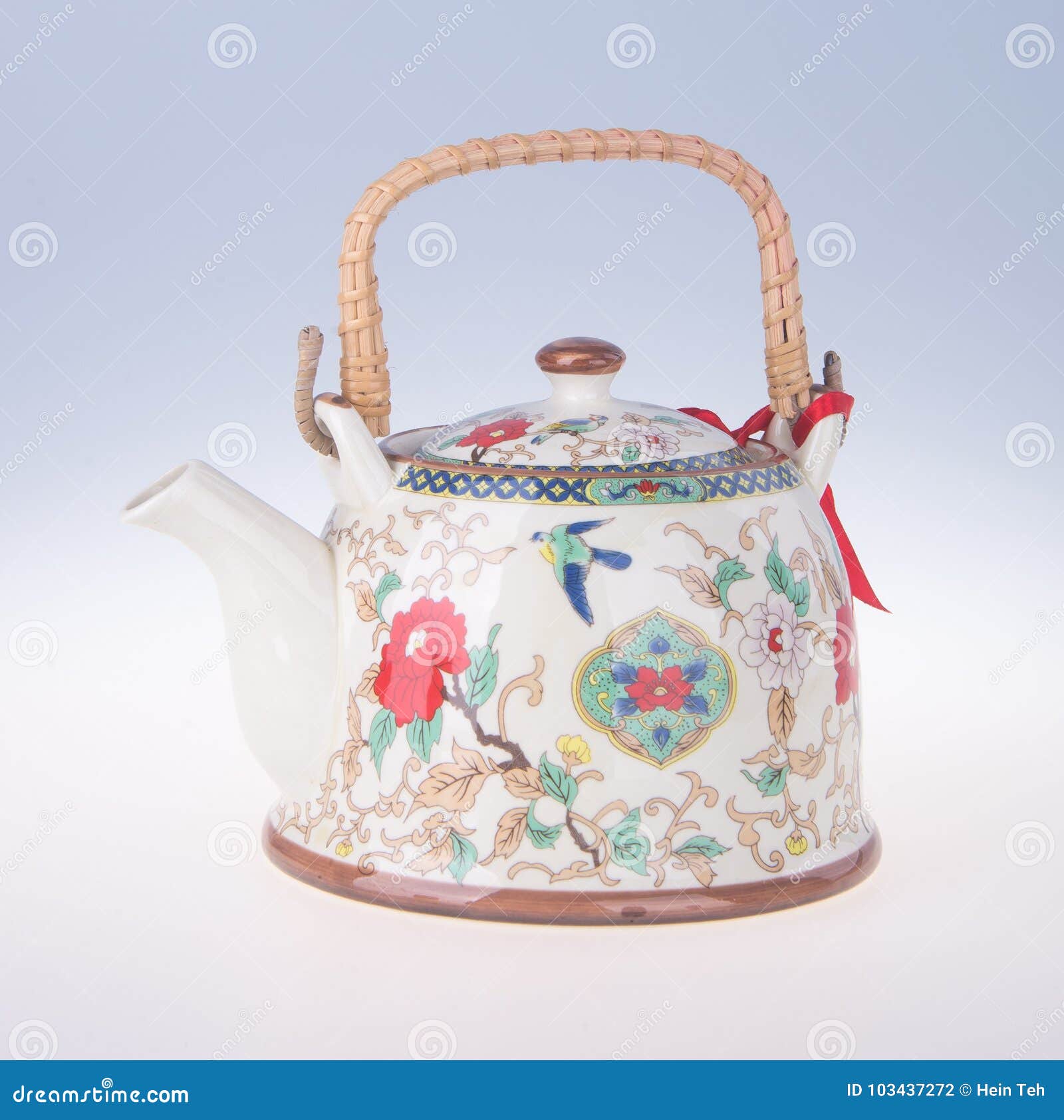 Tetera Tetera China Tetera Tetera China En El Fondo Foto de archivo ...