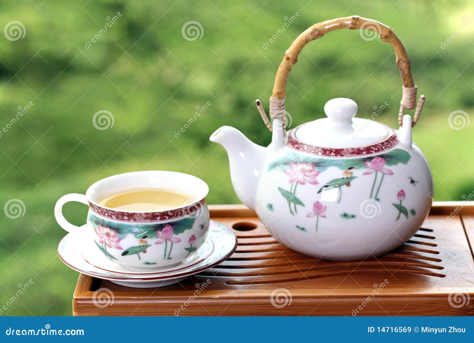 Tetera con té chino imagen de archivo. Imagen de fondos - 14716569