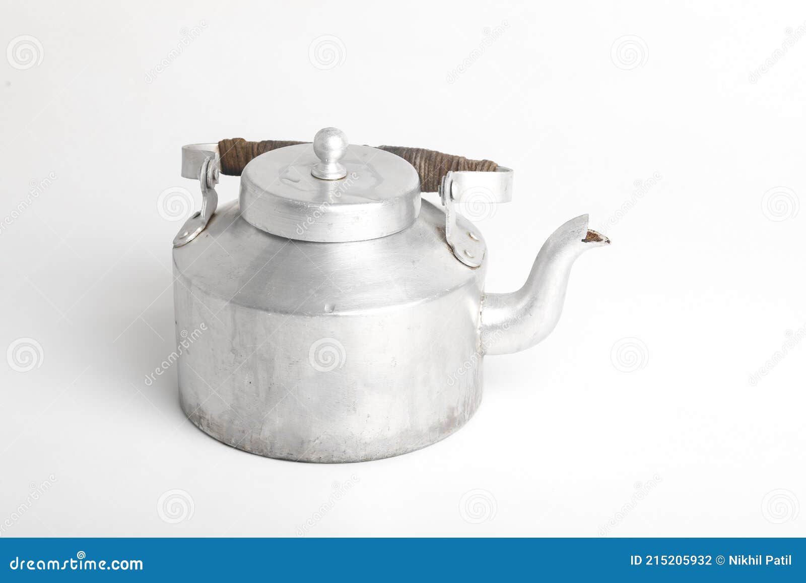 Tetera De Aluminio O Tetera Sobre Fondo Blanco Foto de archivo - Imagen ...