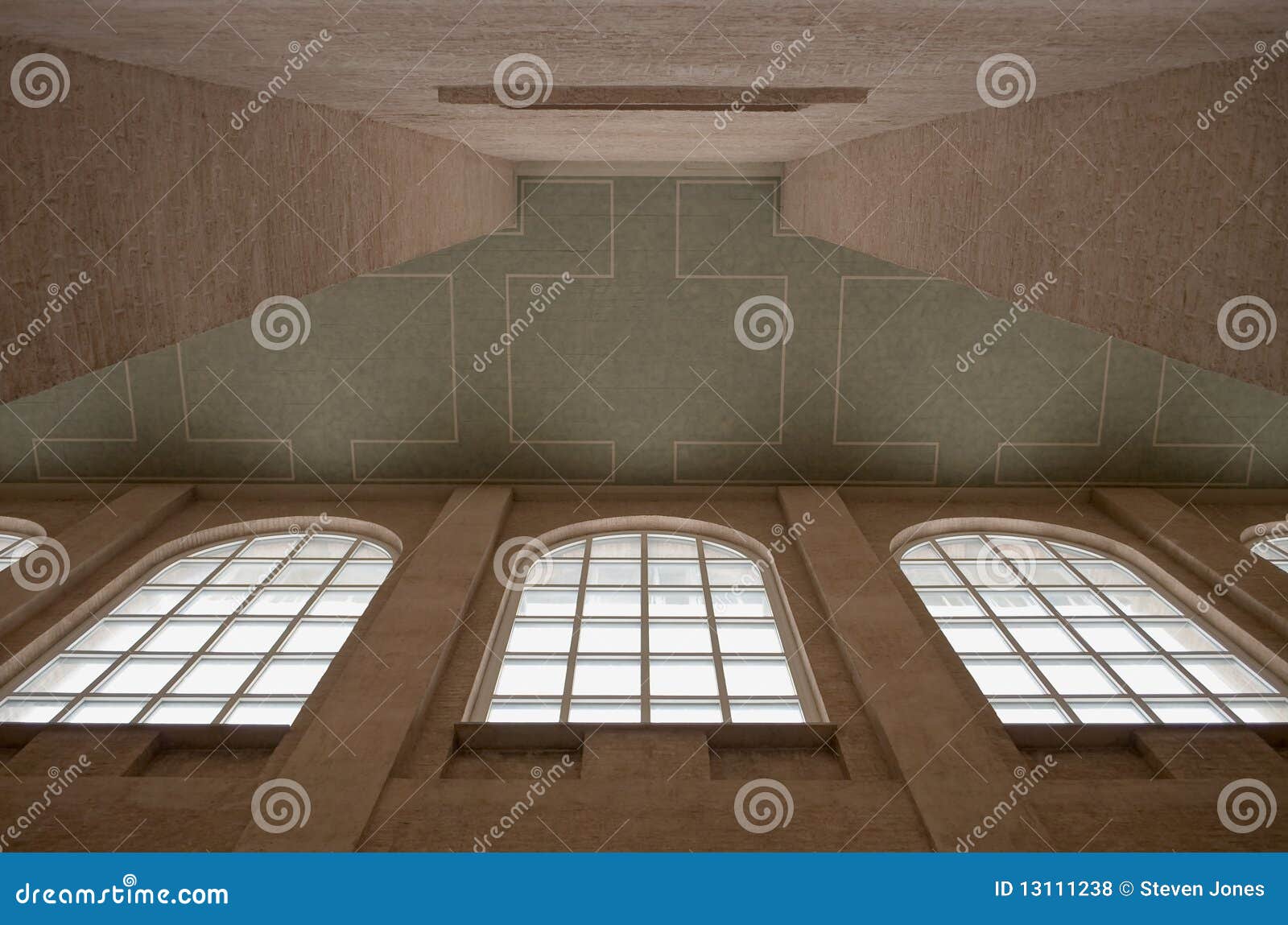 Teto De Catedral Com Windows Foto de Stock - Imagem de avaria, projeto ...