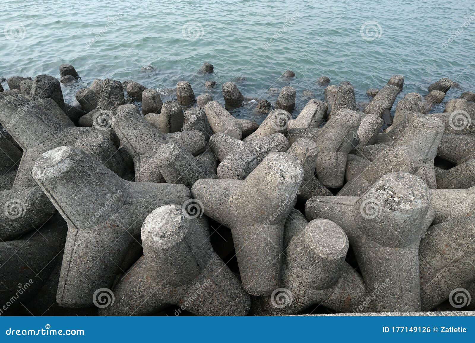 Tetrapods on Marine Drive in Mumbai Stock Photo - Image of maharashtra ...