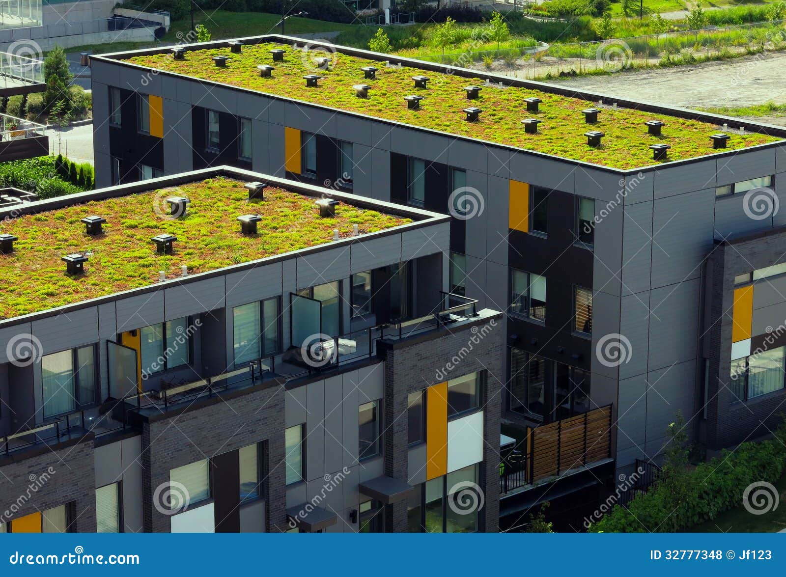 Tetto verde fotografia stock. Immagine di ghiaia, vivere - 32777348