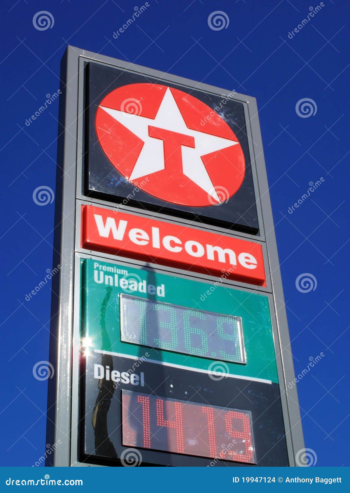 Texaco petrol station sign editorial stock image. Image of american ...