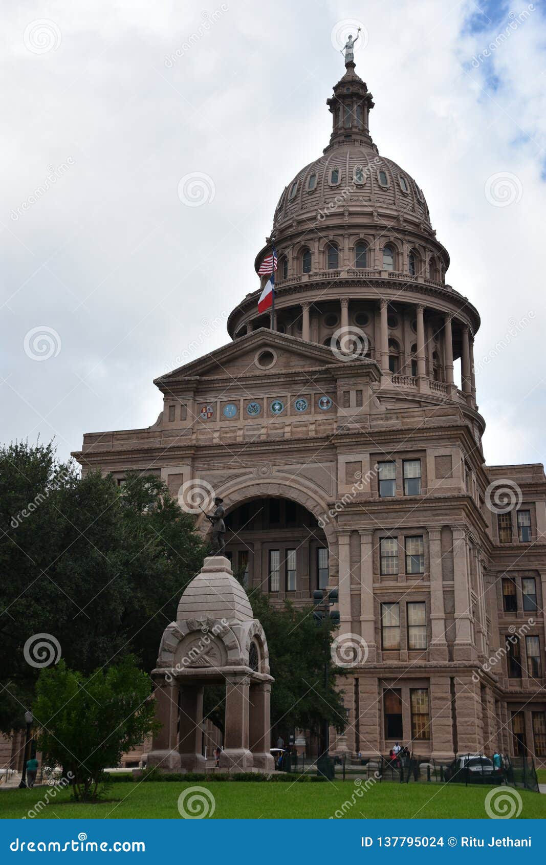 Texas State Capitol in Austin Stock Photo - Image of flag, statue ...