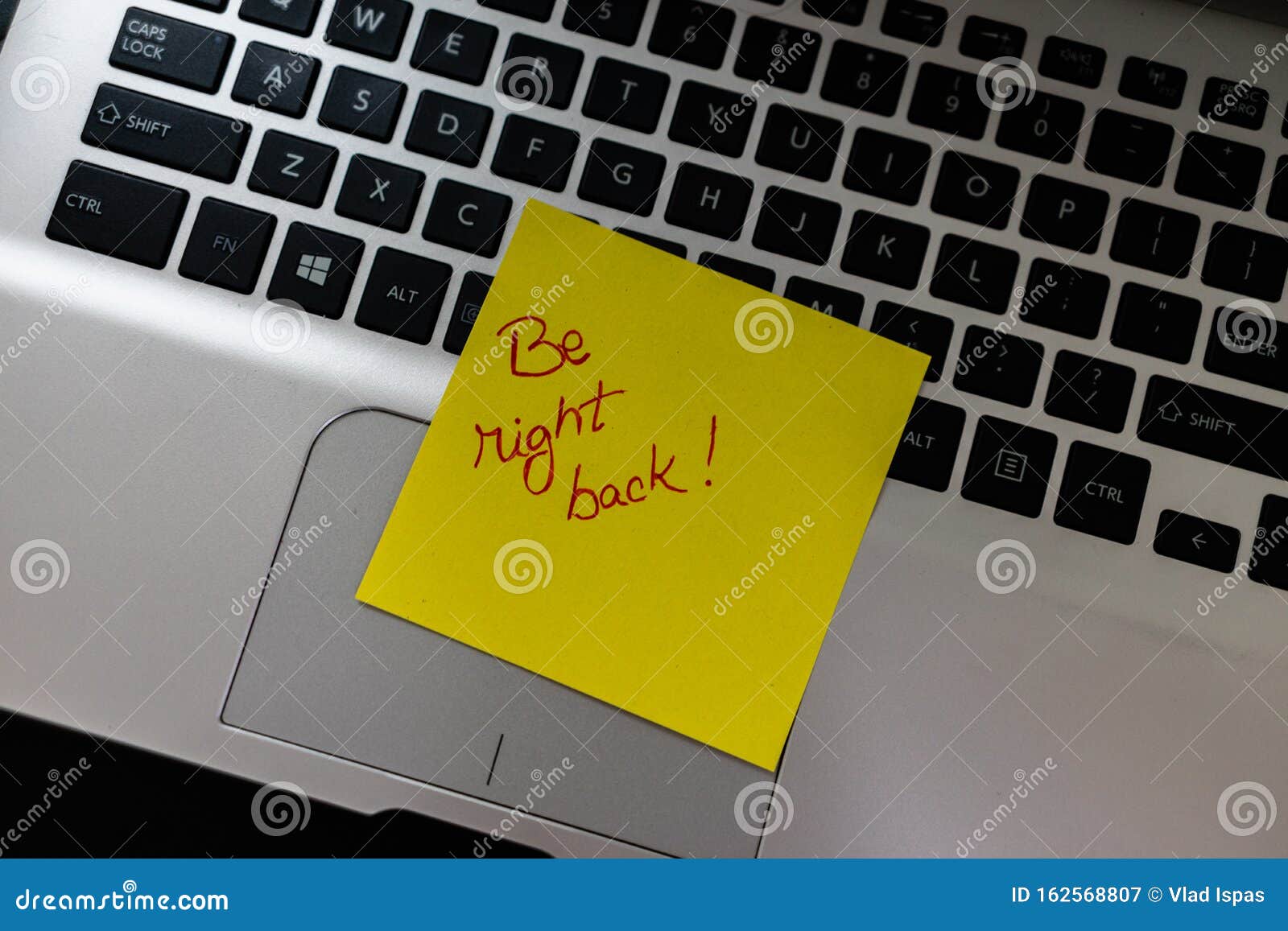 Text Be Right Back on Sticky Note. Yellow Sticky Note on Keyboard ...