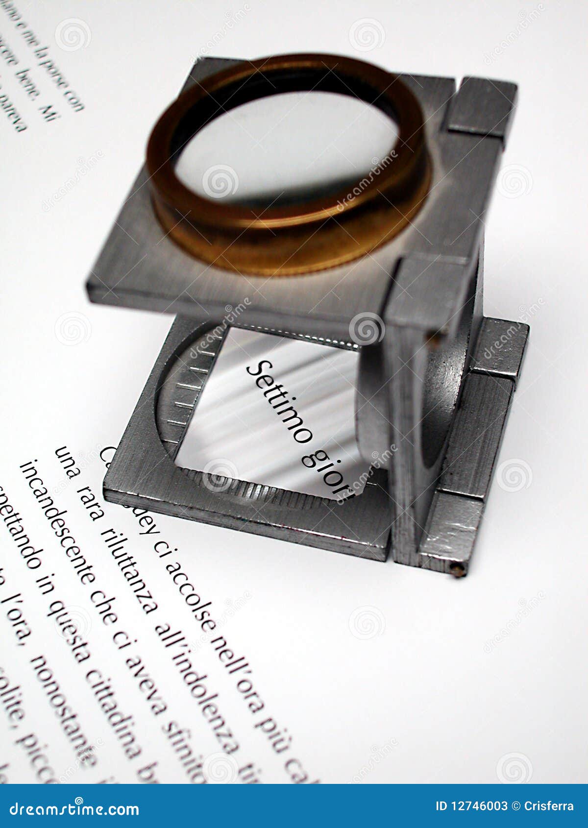 Texto y lupa imagen de archivo. Imagen de proceso, prensa - 12746003