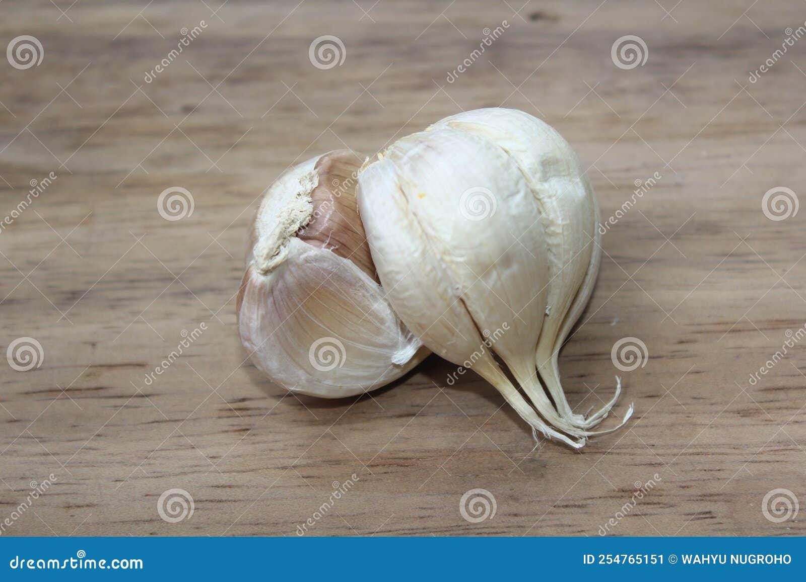Textura de ajo y madera imagen de archivo. Imagen de mano - 254765151