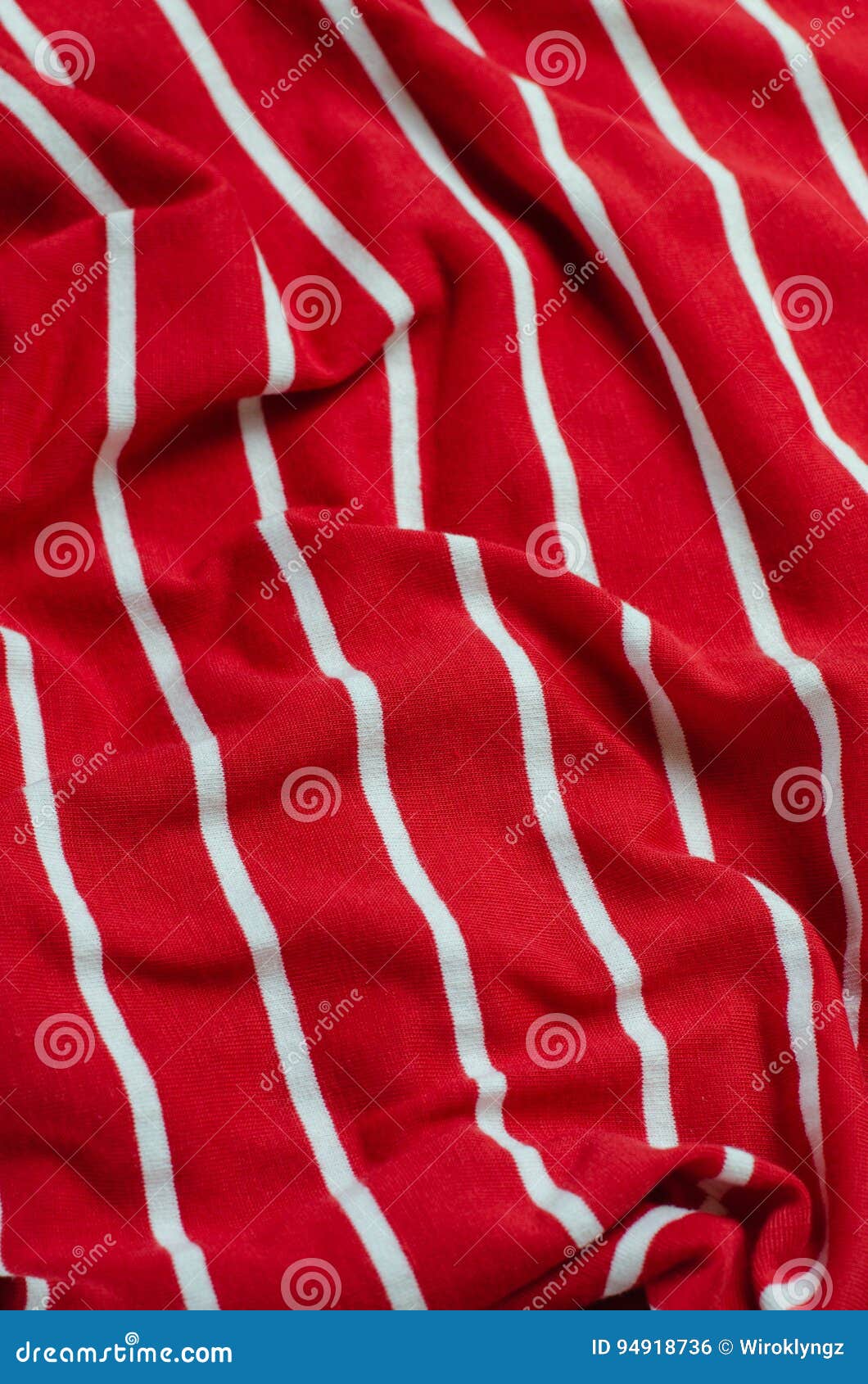 Textura De La Tela Rayada Roja Arrugada Foto de archivo - Imagen de ...