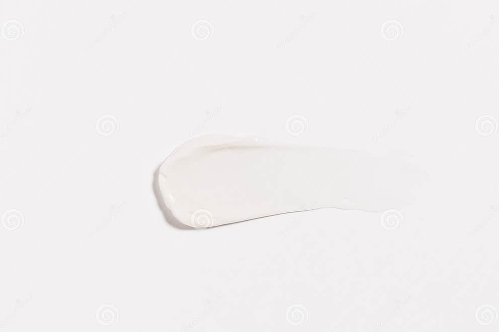 Textura De Una Mancha De Crema Blanca Sobre Un Fondo Blanco Aislado ... Textura De Una Mancha De Crema Blanca Sobre Un Fondo Blanco Aislado ...