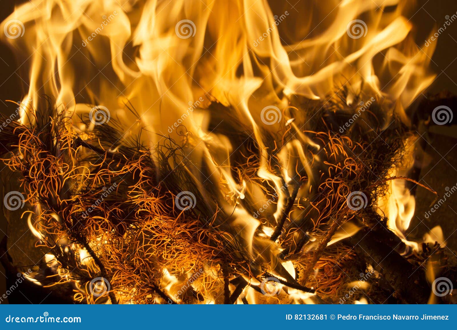 Textura del fuego imagen de archivo. Imagen de resplandor - 82132681